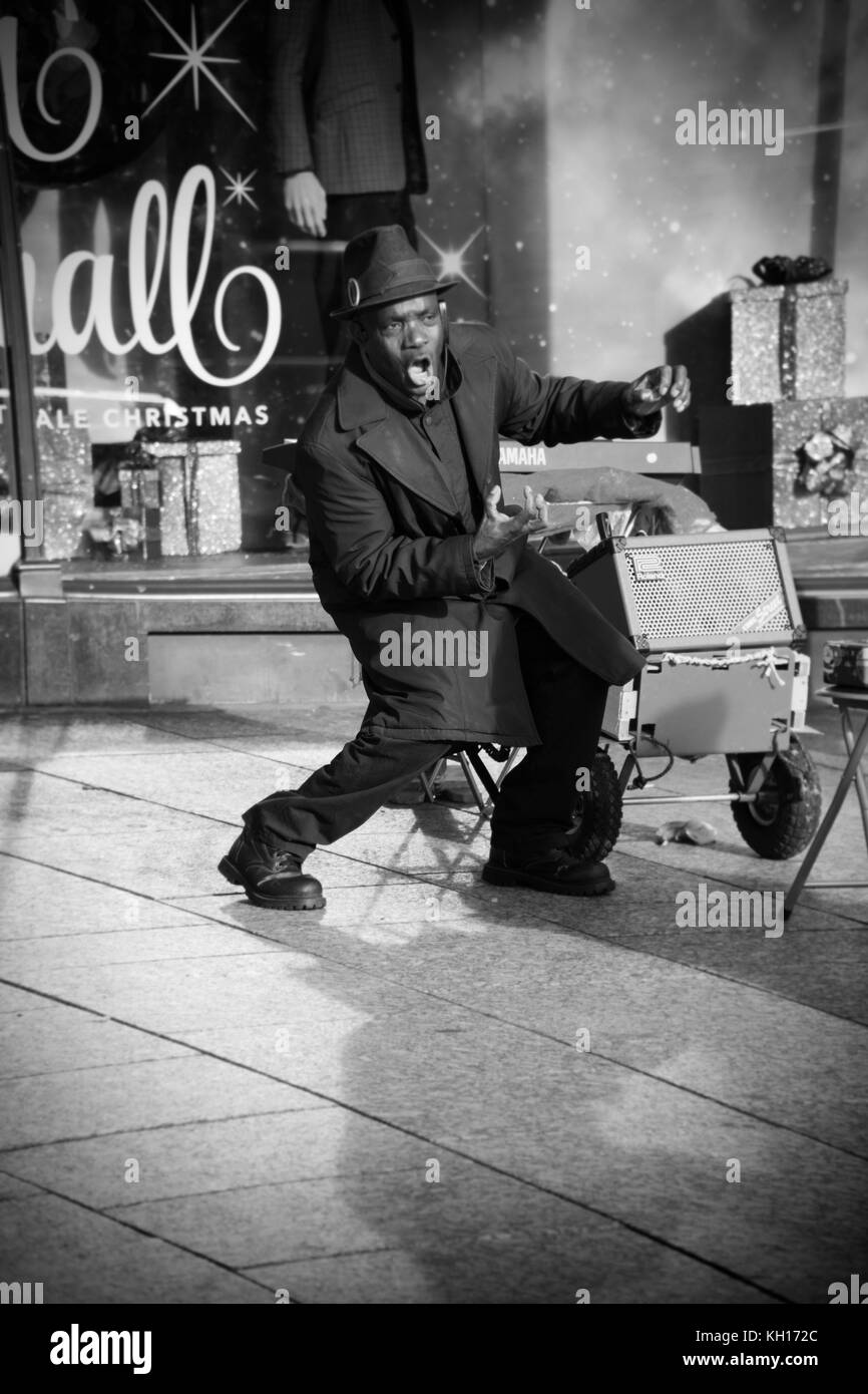 Busker wearing hat hi-res stock photography and images - Alamy