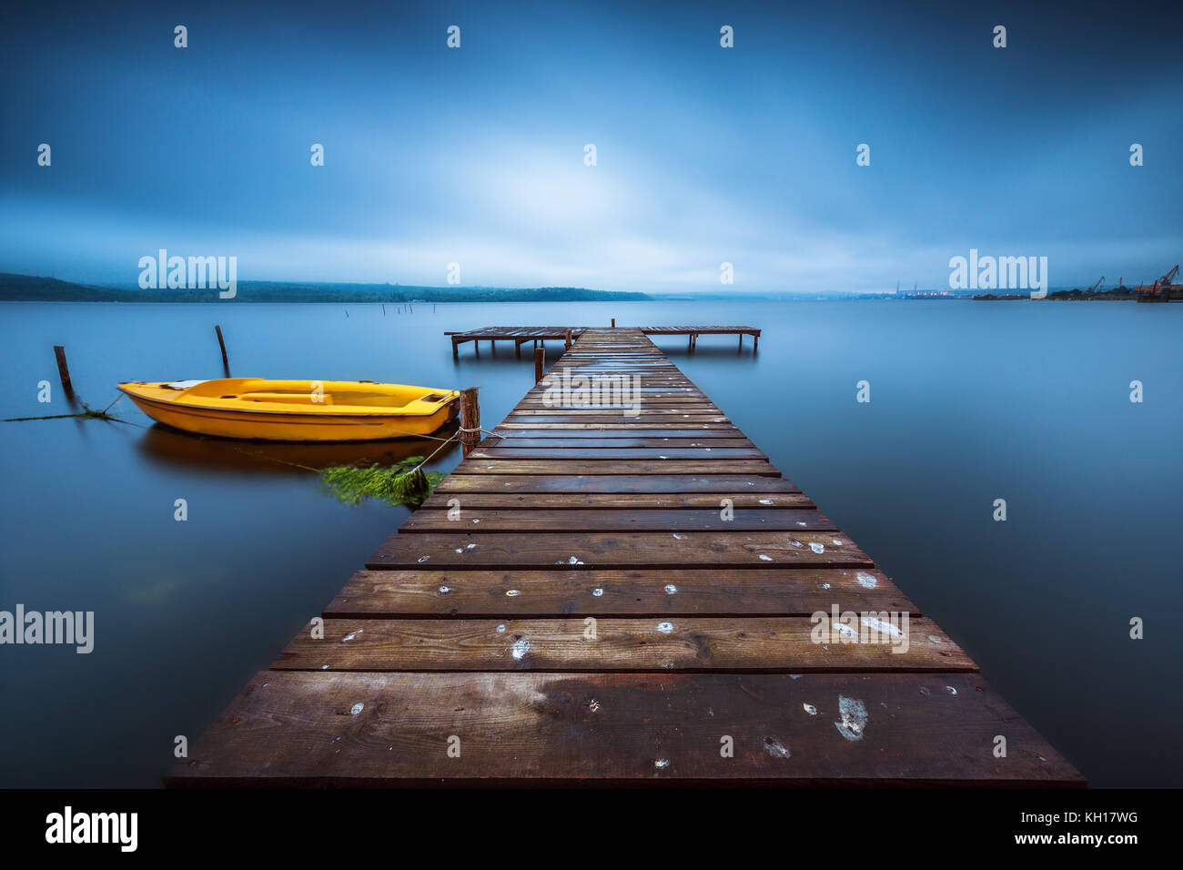 Small wooden fishing dock boat hi-res stock photography and images - Alamy