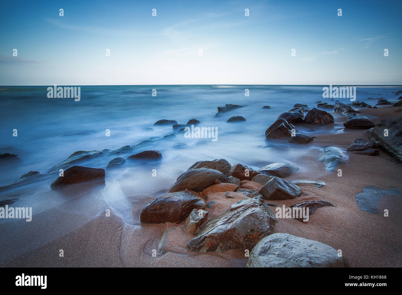 Long sea wave hi-res stock photography and images - Alamy