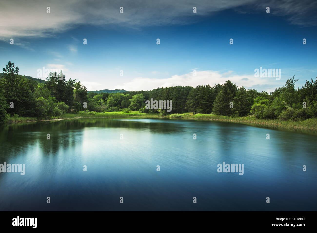 Beautiful shot rocky lake hi-res stock photography and images - Alamy