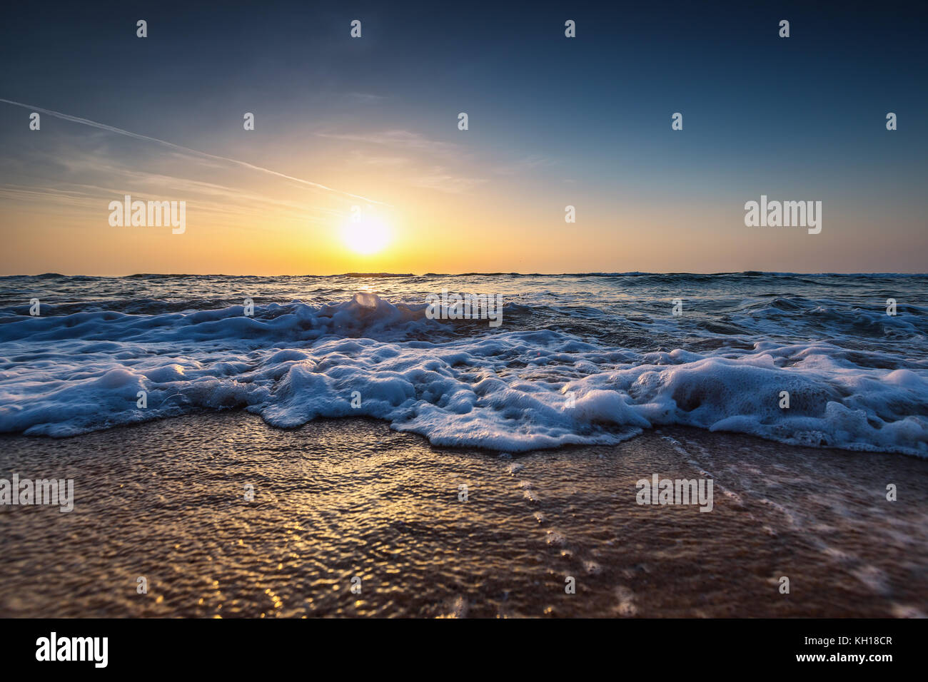 Panoramic sunrise over water hi-res stock photography and images - Alamy