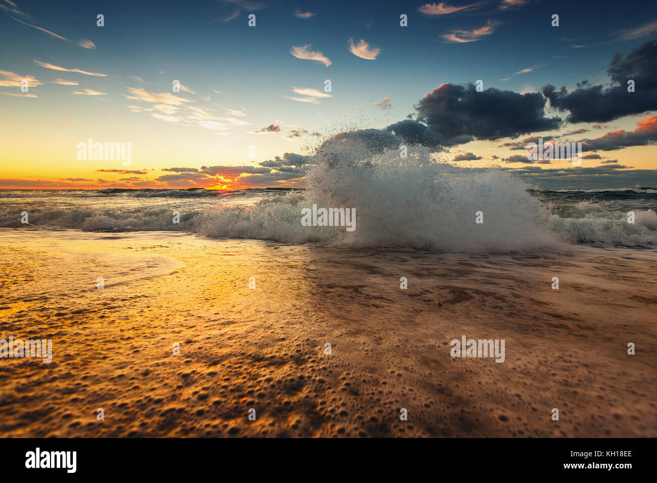 Wave action shot water ocean hi-res stock photography and images - Alamy