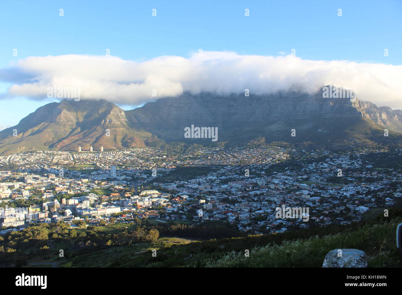 Table mountain cloth hi-res stock photography and images - Alamy