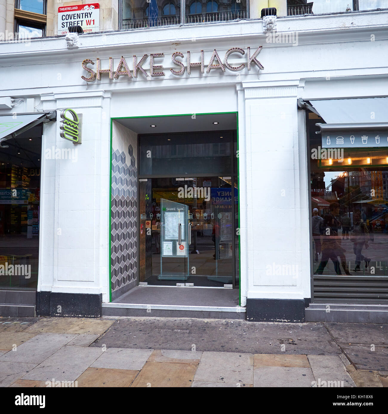 Shake shack restaurant london hi-res stock photography and images - Alamy