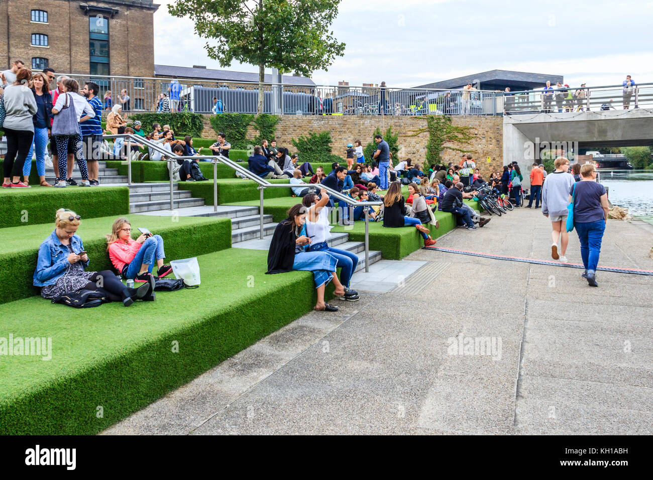 Kings cross london steps hi-res stock photography and images - Alamy