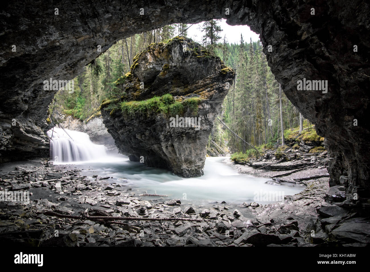Hidden rock hi-res stock photography and images - Alamy