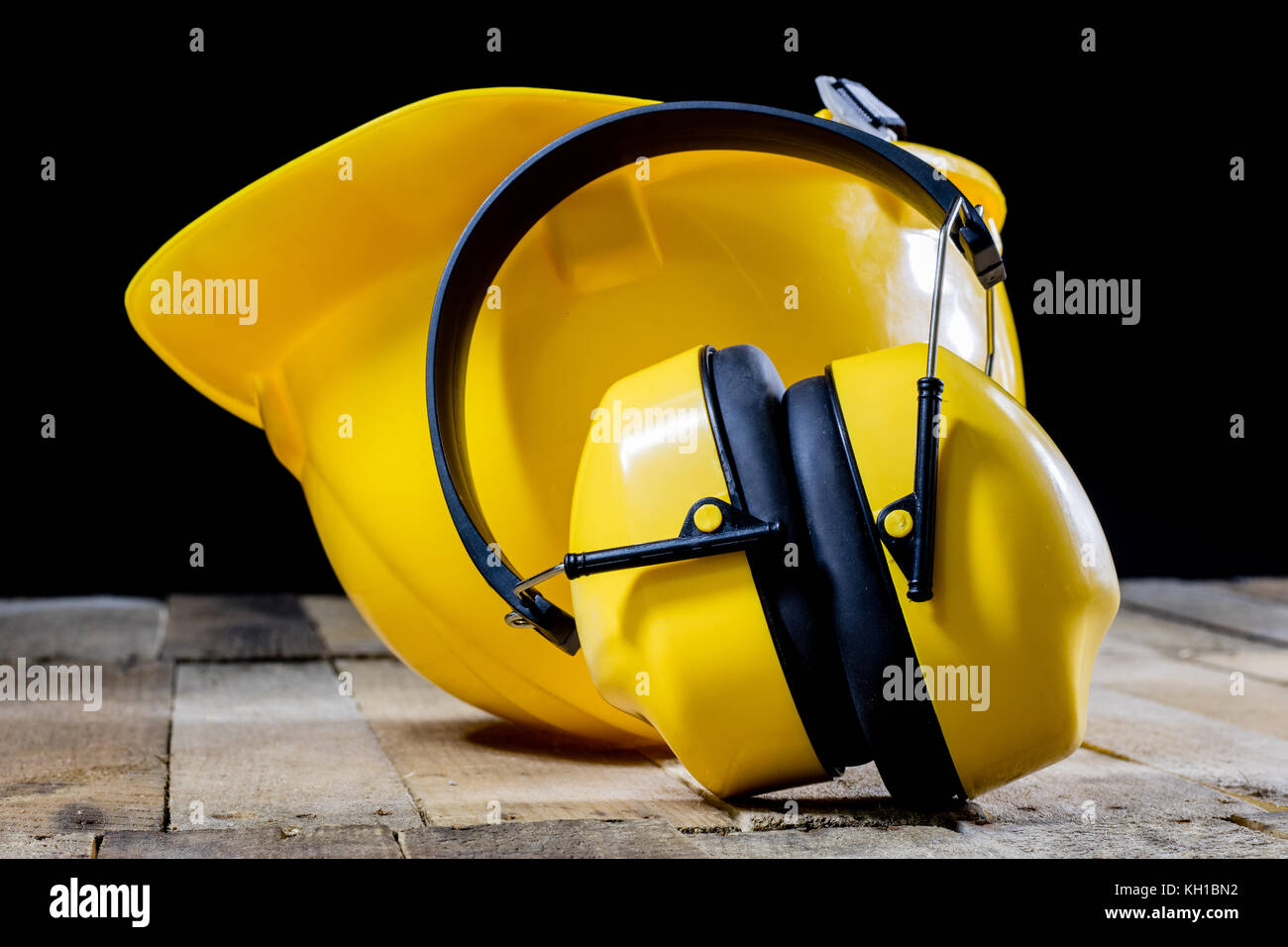 Protective clothing, helmet, gloves and glasses. Hearing protectors ...