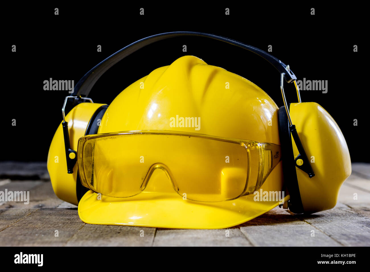 Protective clothing, helmet, gloves and glasses. Hearing protectors ...