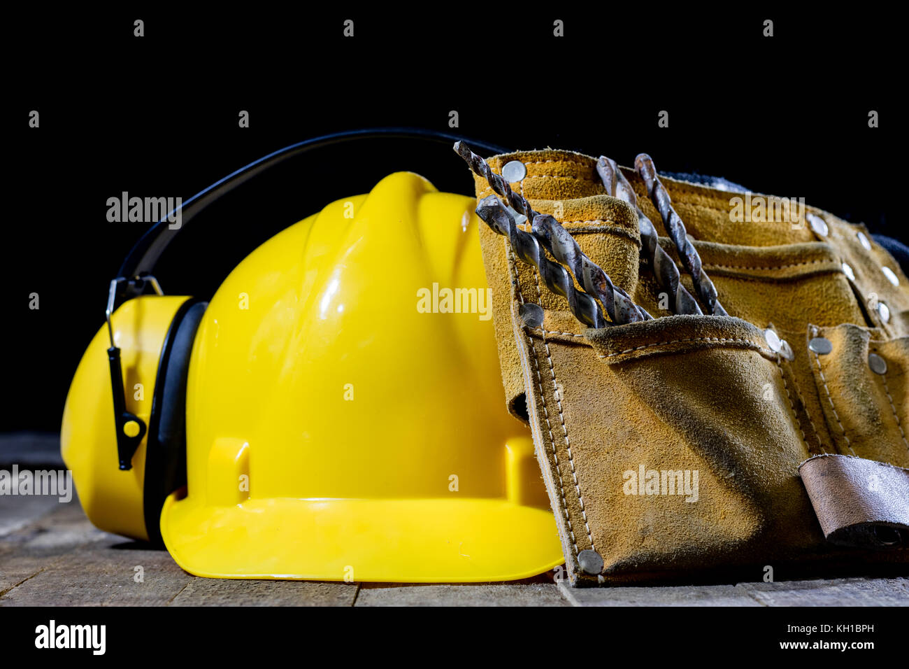 Protective clothing, helmet, gloves and glasses. Hearing protectors ...