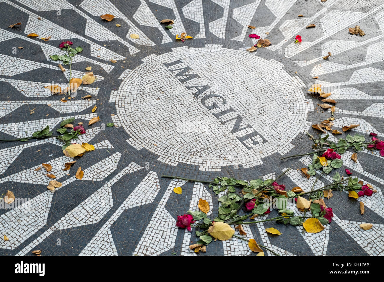 John Lennon Memorial, Imagine mosaic, Strawberry fields, Central Park ...