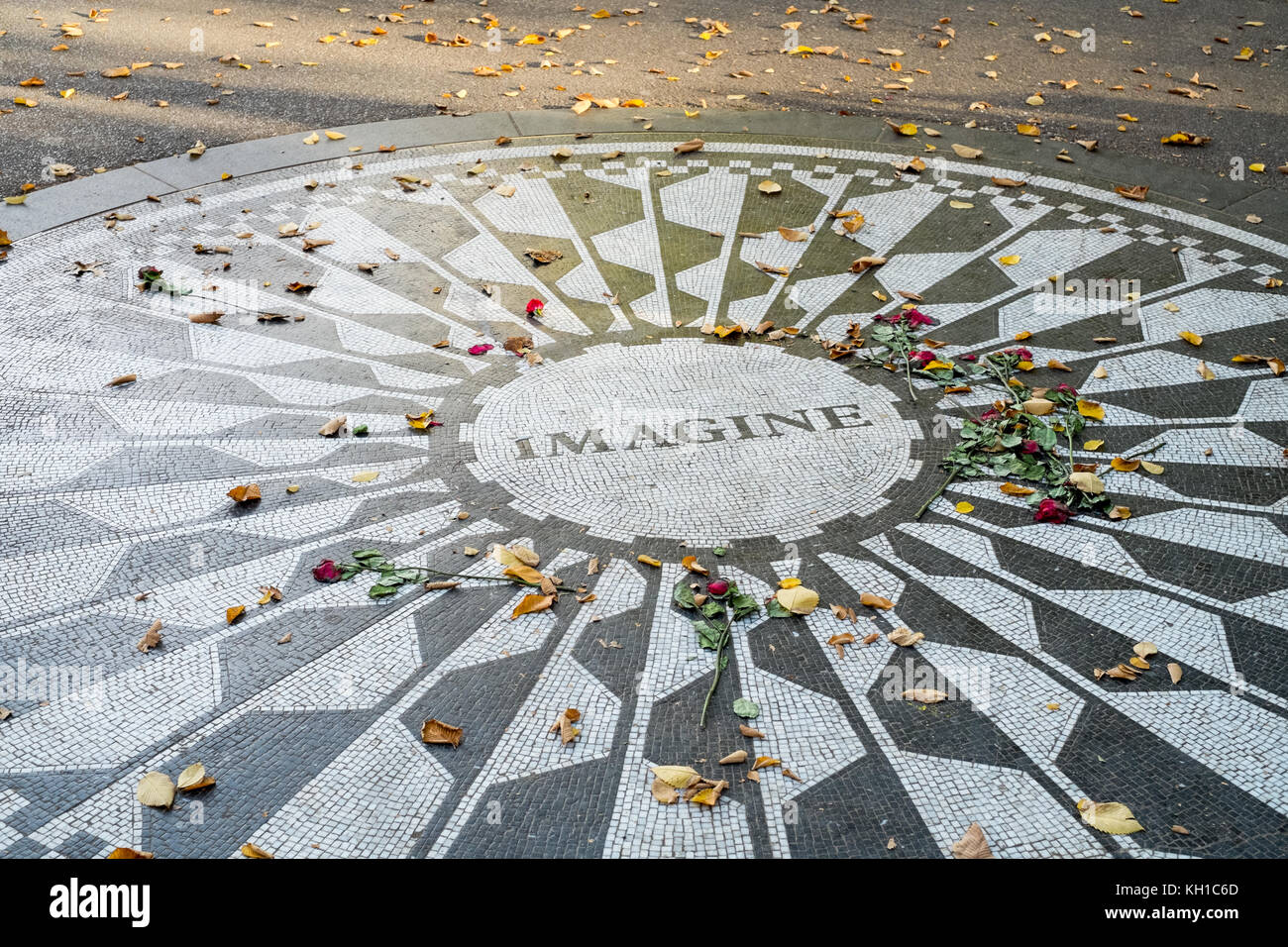 John Lennon Memorial, Imagine mosaic, Strawberry fields, Central Park ...