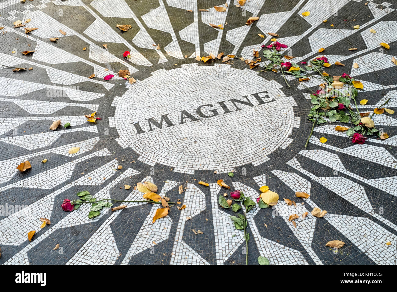 John Lennon Memorial, Imagine mosaic, Strawberry fields, Central Park ...