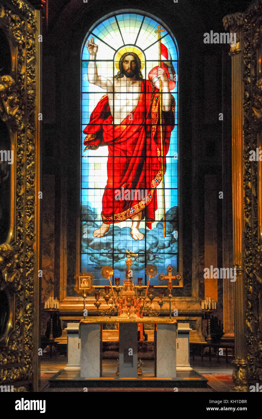 Interior of Saint Isaac's Cathedral, iconic landmark in St. Petersburg ...
