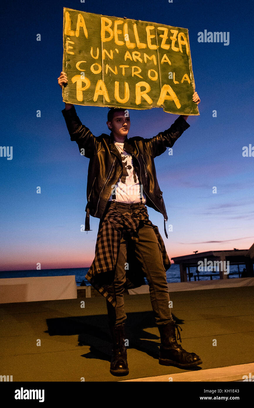 Mafia crew hi-res stock photography and images - Alamy