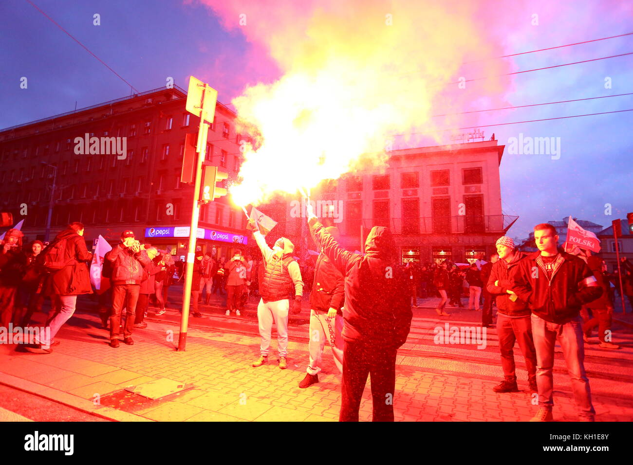 Warsaw, Poland. 11th Nov, 2017. Ten thousands join the nationalists ...