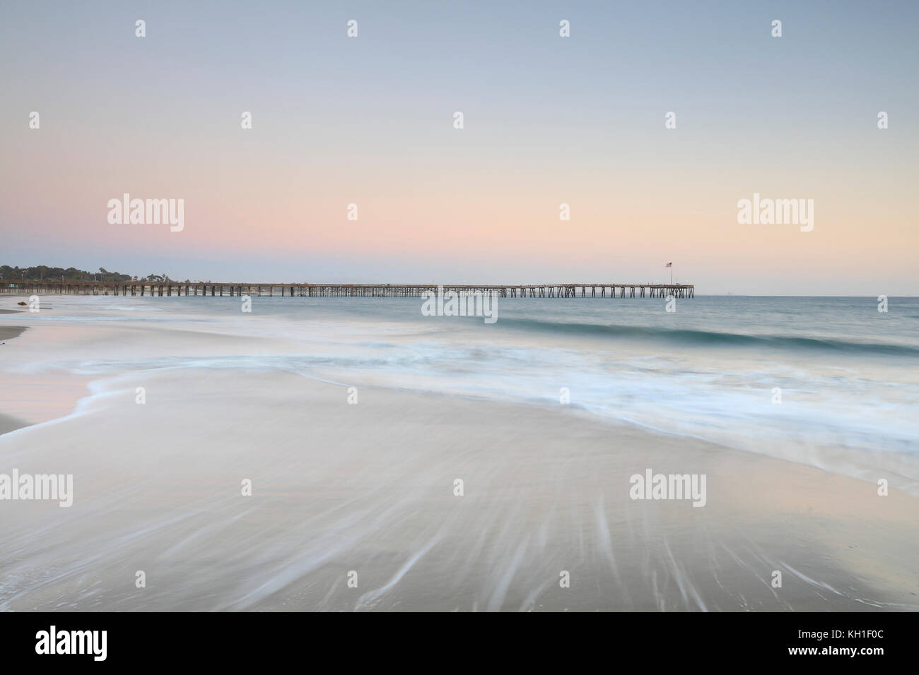 Ocean peer hi-res stock photography and images - Alamy