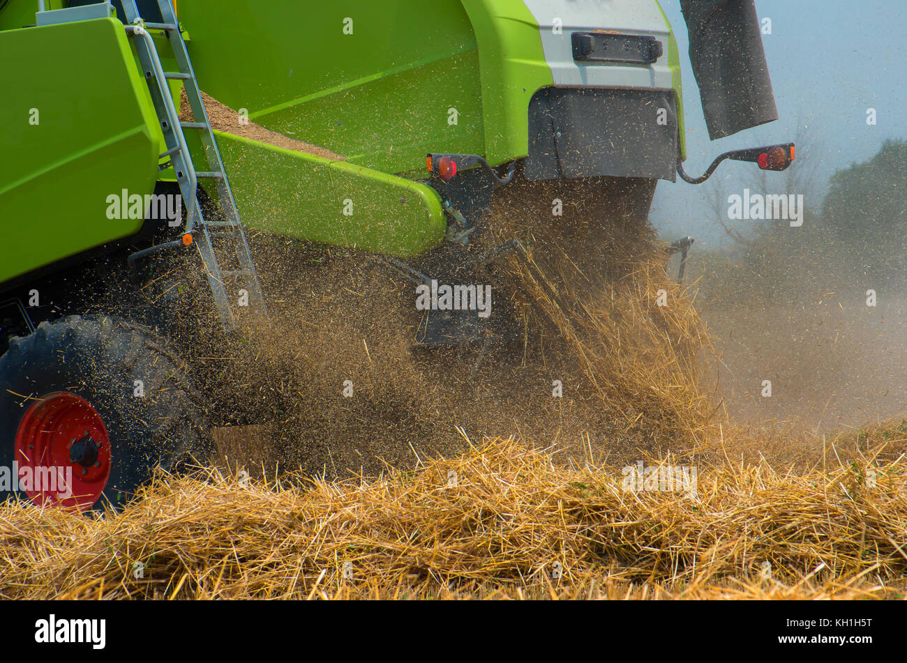 Harvest cutting machine hi-res stock photography and images - Alamy