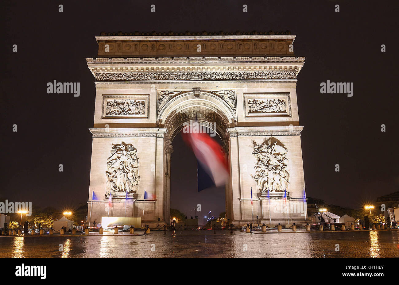 Modern triumphal arch hi-res stock photography and images - Alamy