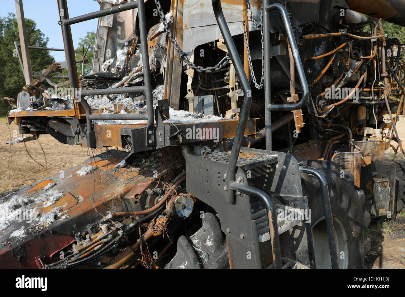 Destroyed fire combine harvester hi-res stock photography and images ...