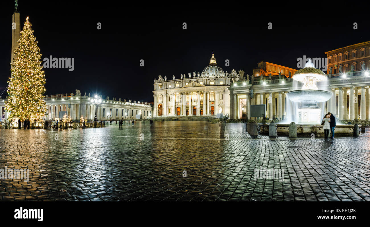 St Peter square at christmas Stock Photo - Alamy