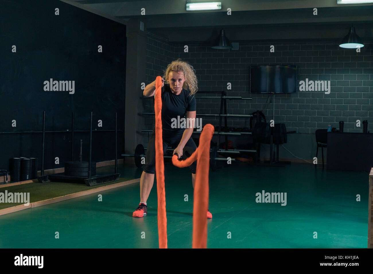 Strong young fitness woman hi-res stock photography and images - Alamy