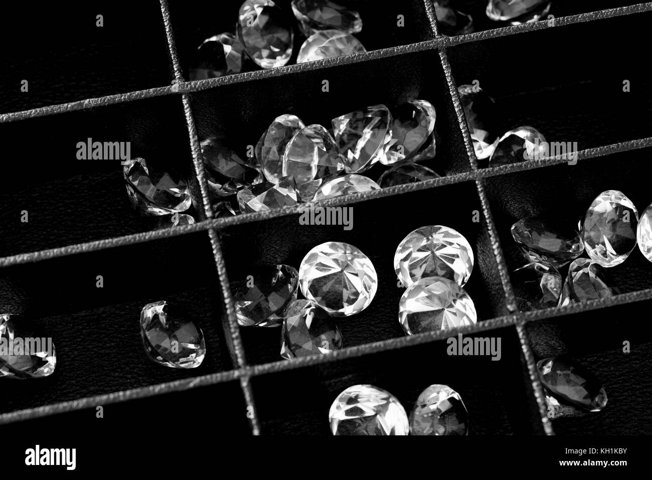 Natural black diamonds hi-res stock photography and images - Alamy