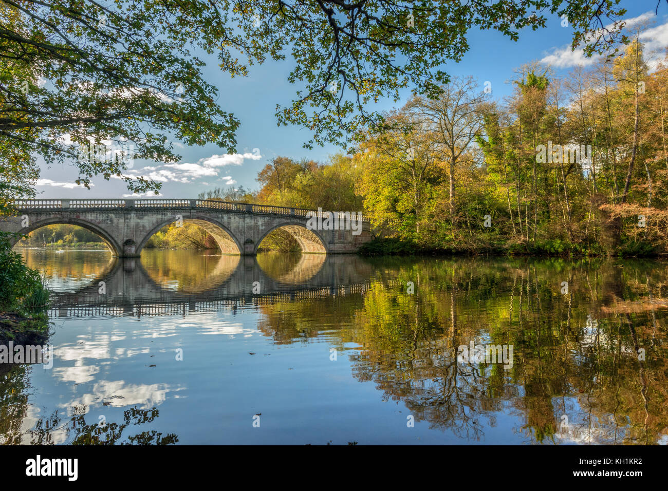 Arched bridge over water hi-res stock photography and images - Alamy