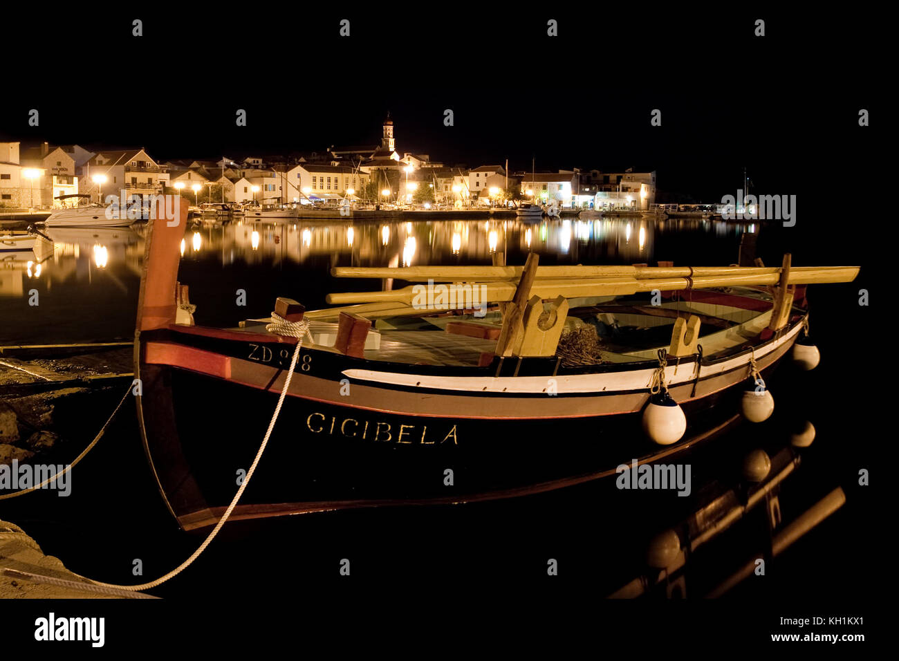 Drveno brod hi-res stock photography and images - Alamy