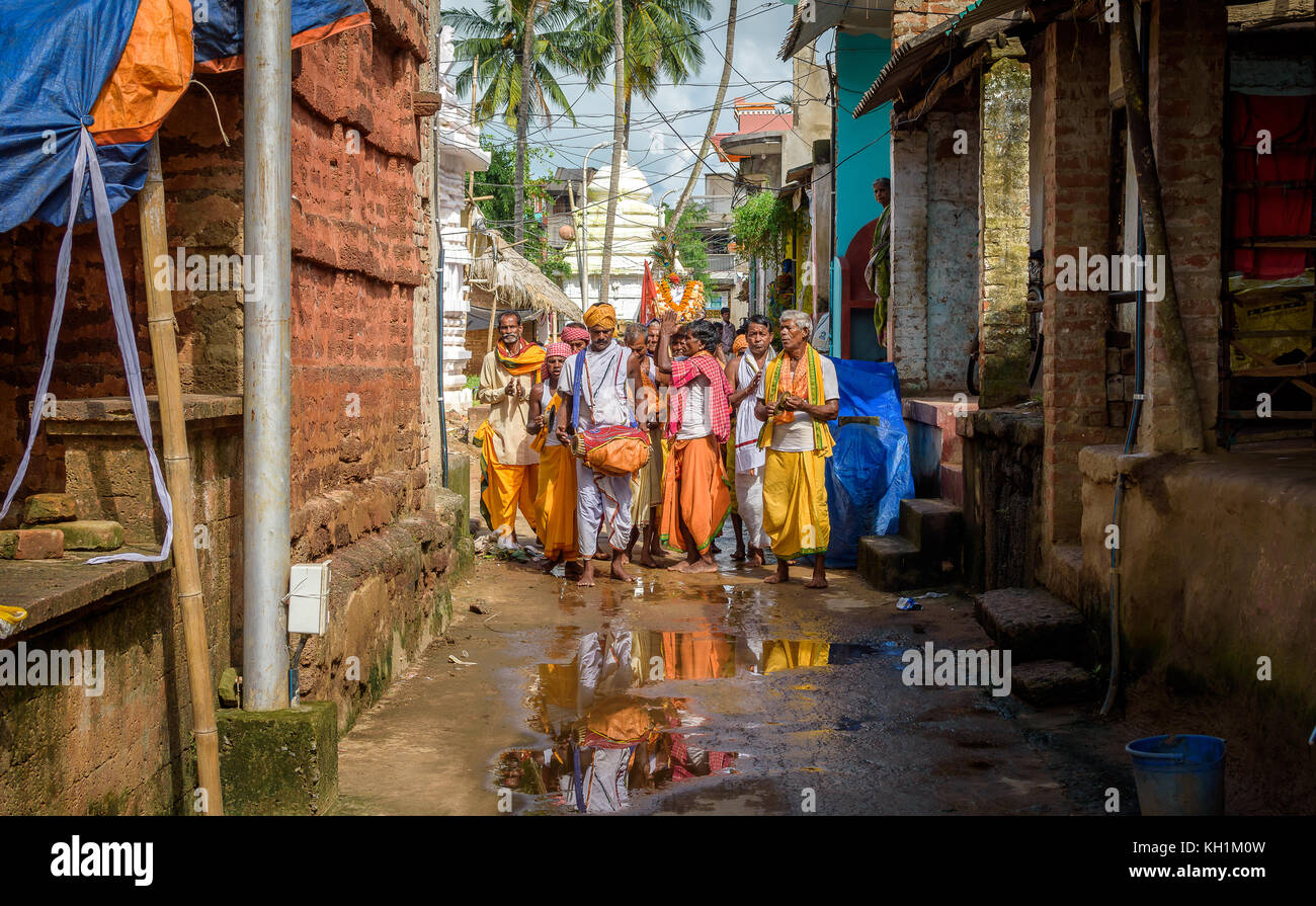 Hindu devotees dancing hi-res stock photography and images - Alamy
