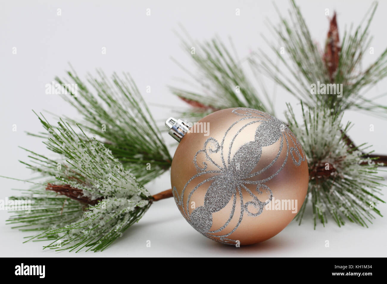 Cream and gold christmas hi-res stock photography and images - Alamy