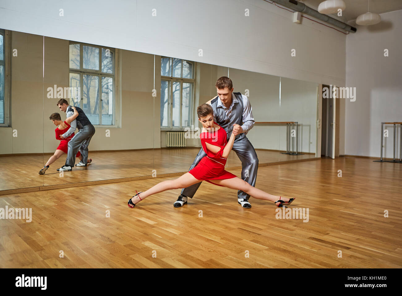 beautiful couple dancing tango Stock Photo - Alamy