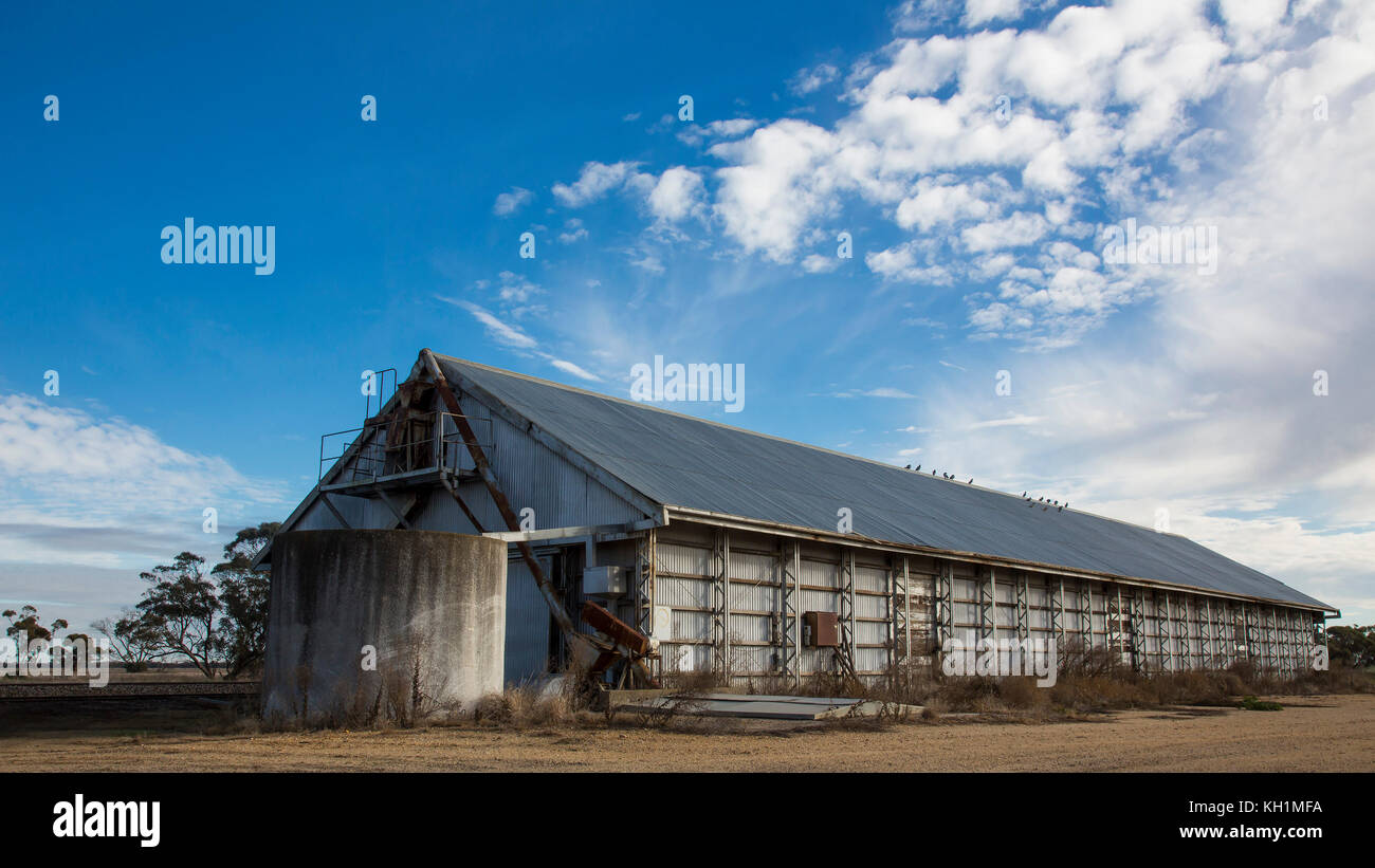 Typical Grains Storage Shed in the Victoria Mallee area Stock Photo - Alamy