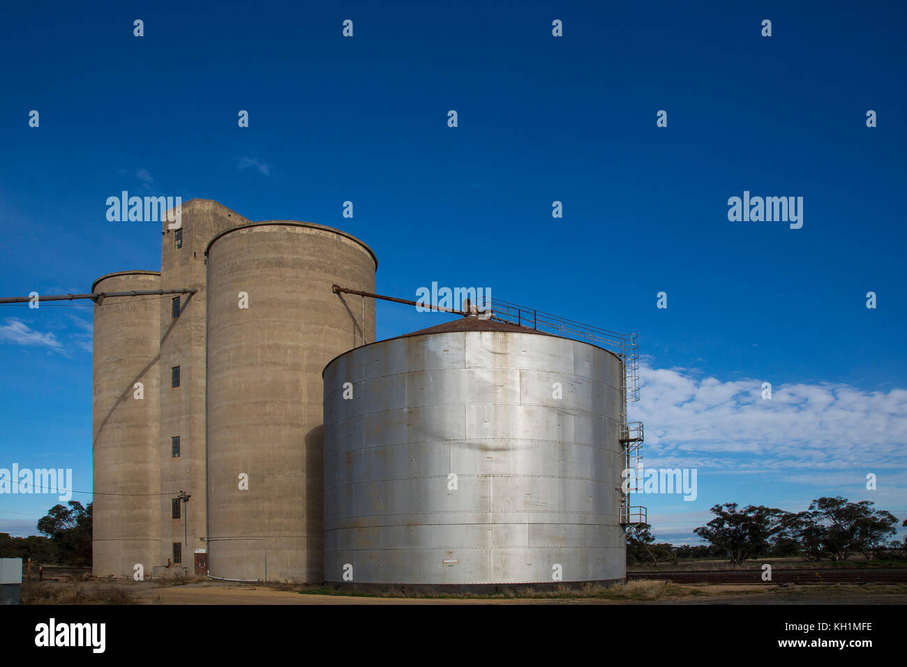 Typical Grain Storage Silo in the Victoria Mallee area Stock Photo - Alamy