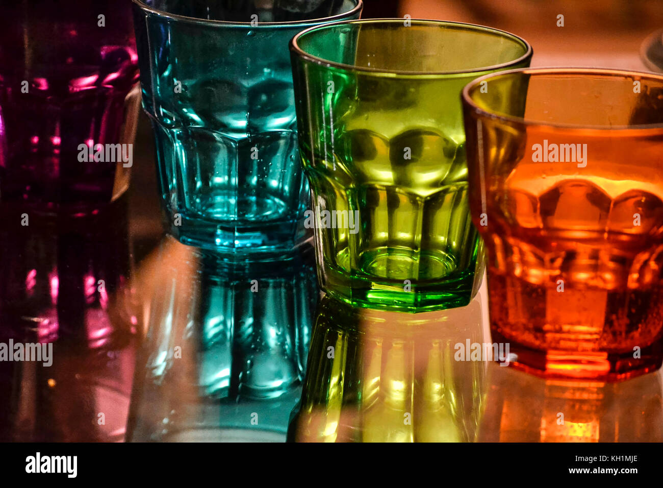 Glass table reflection reflect hi-res stock photography and images - Alamy