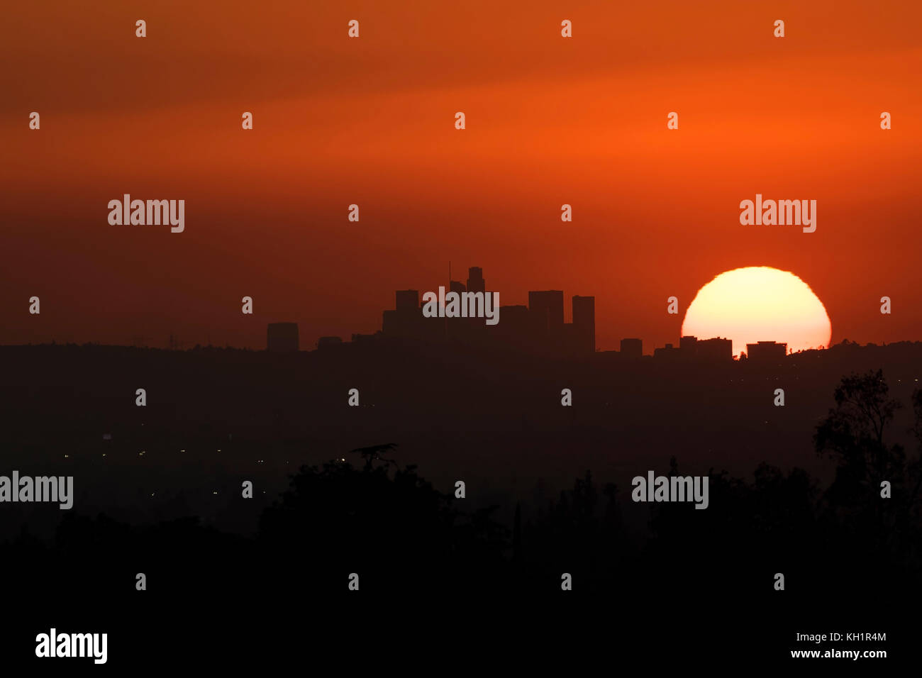 Sunset with Los Angeles city sky line Stock Photo - Alamy