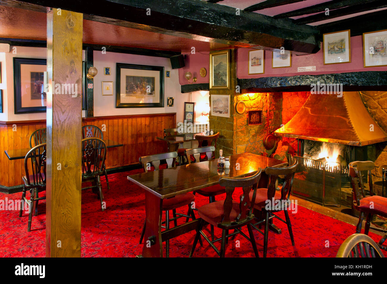 The White Hart public house in Yetminster, Dorset Stock Photo - Alamy