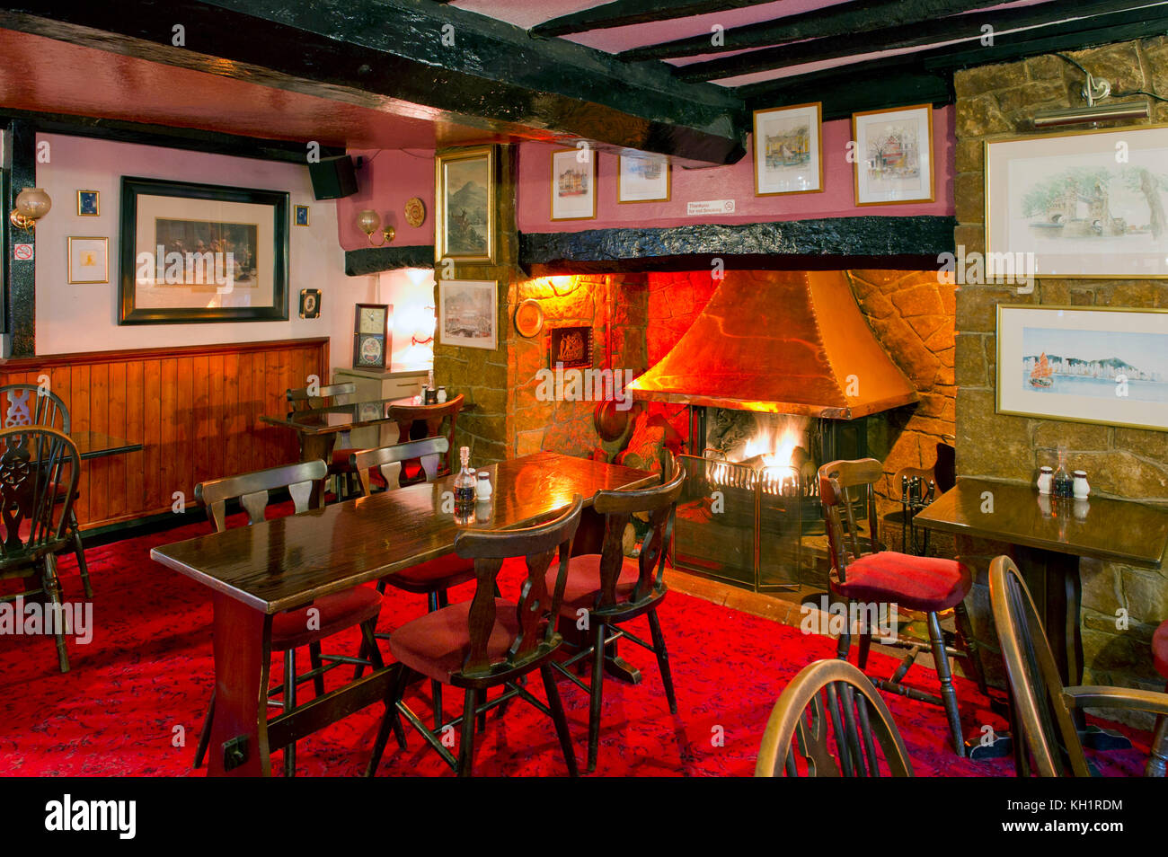 The White Hart public house in Yetminster, Dorset Stock Photo - Alamy