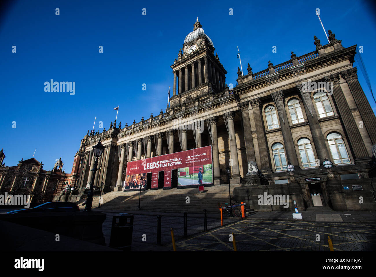 Red leeds town hall hi-res stock photography and images - Alamy