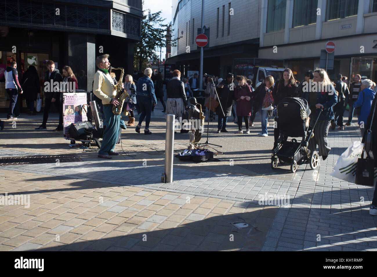 Leeds town hall red hi-res stock photography and images - Alamy