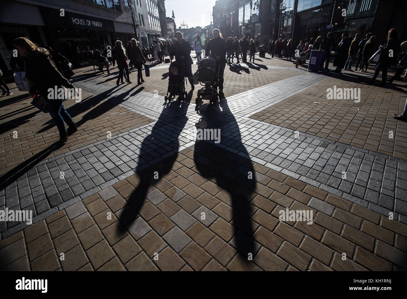 Red leeds town hall hi-res stock photography and images - Alamy