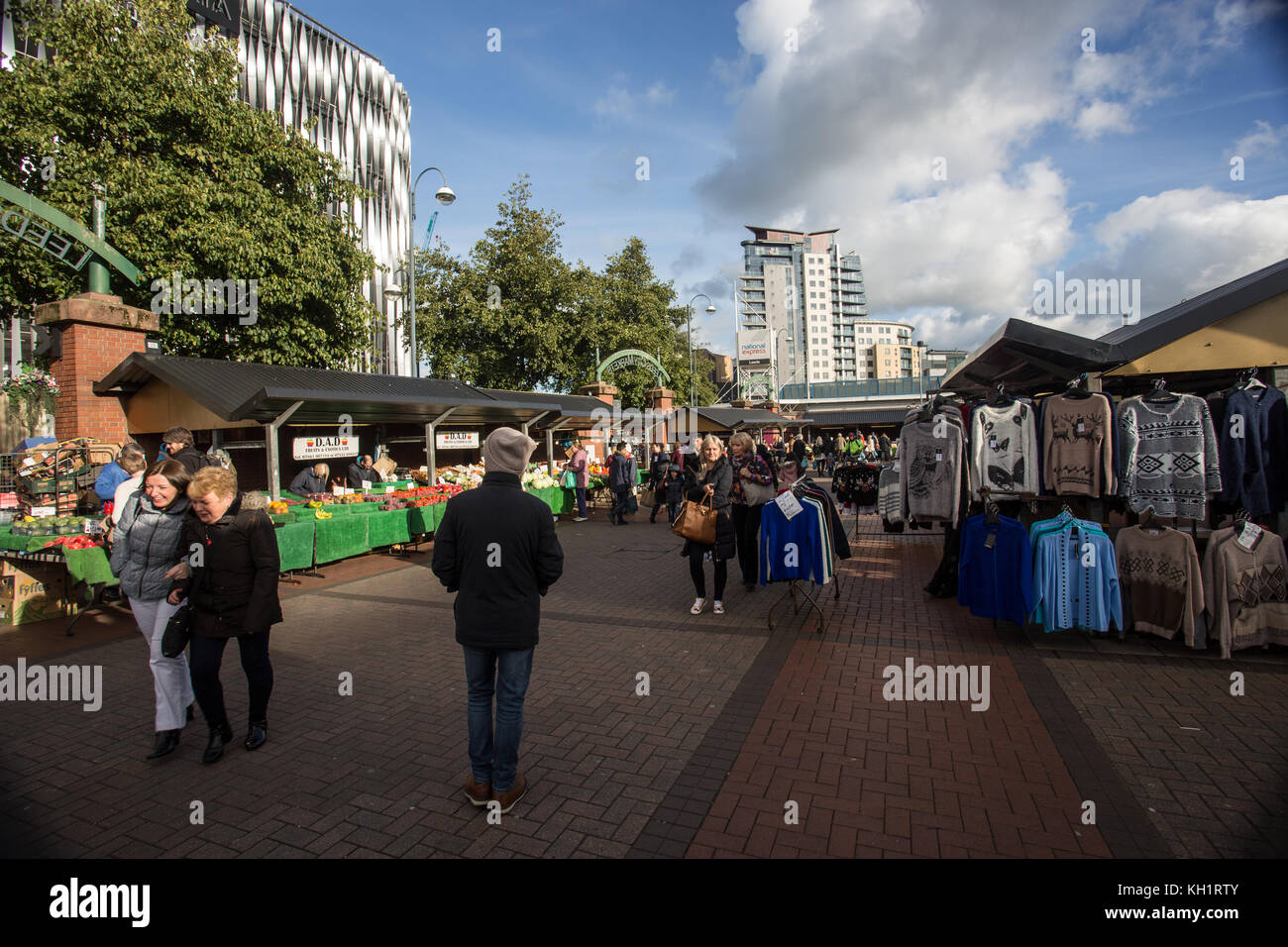 Leeds town hall red hi-res stock photography and images - Alamy