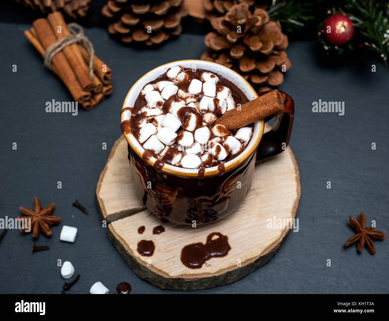 hot chocolate with white marshmallow, top view Stock Photo - Alamy