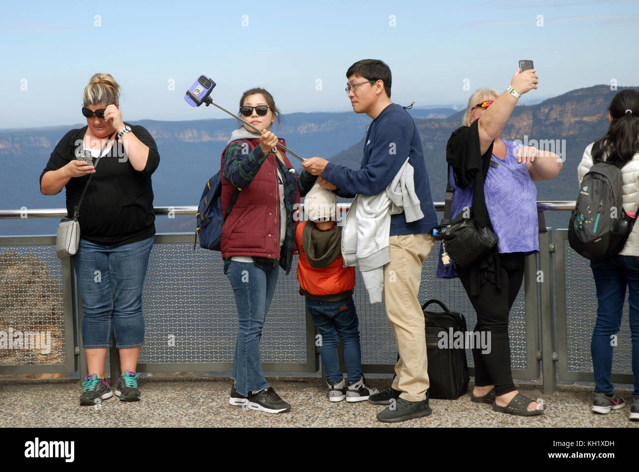 People looking across Jamison Valley from Echo Point Lookout, Katoomba ...