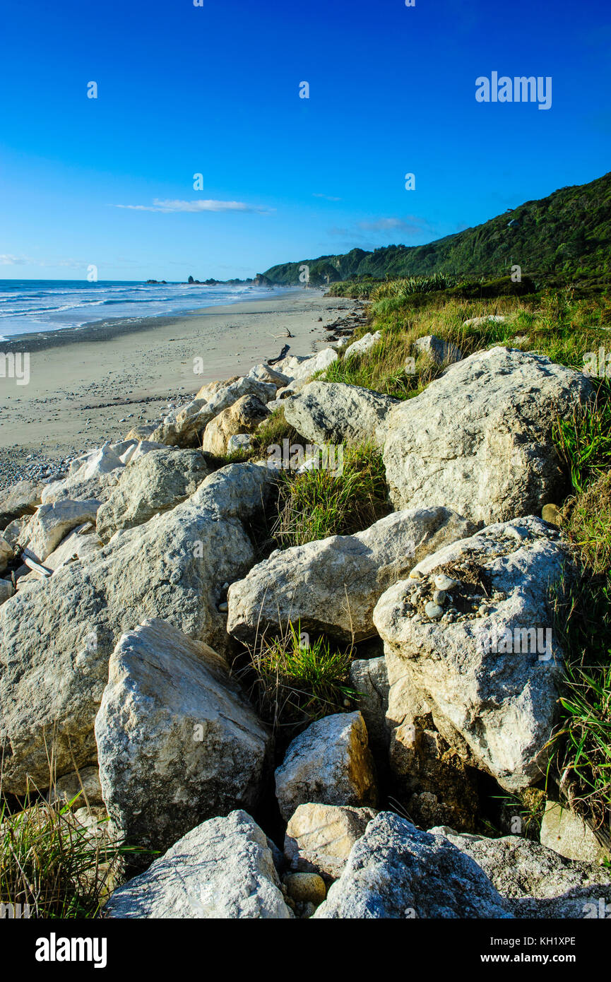 Huge rocks on a sandy beach on the wild west coast of South island ...