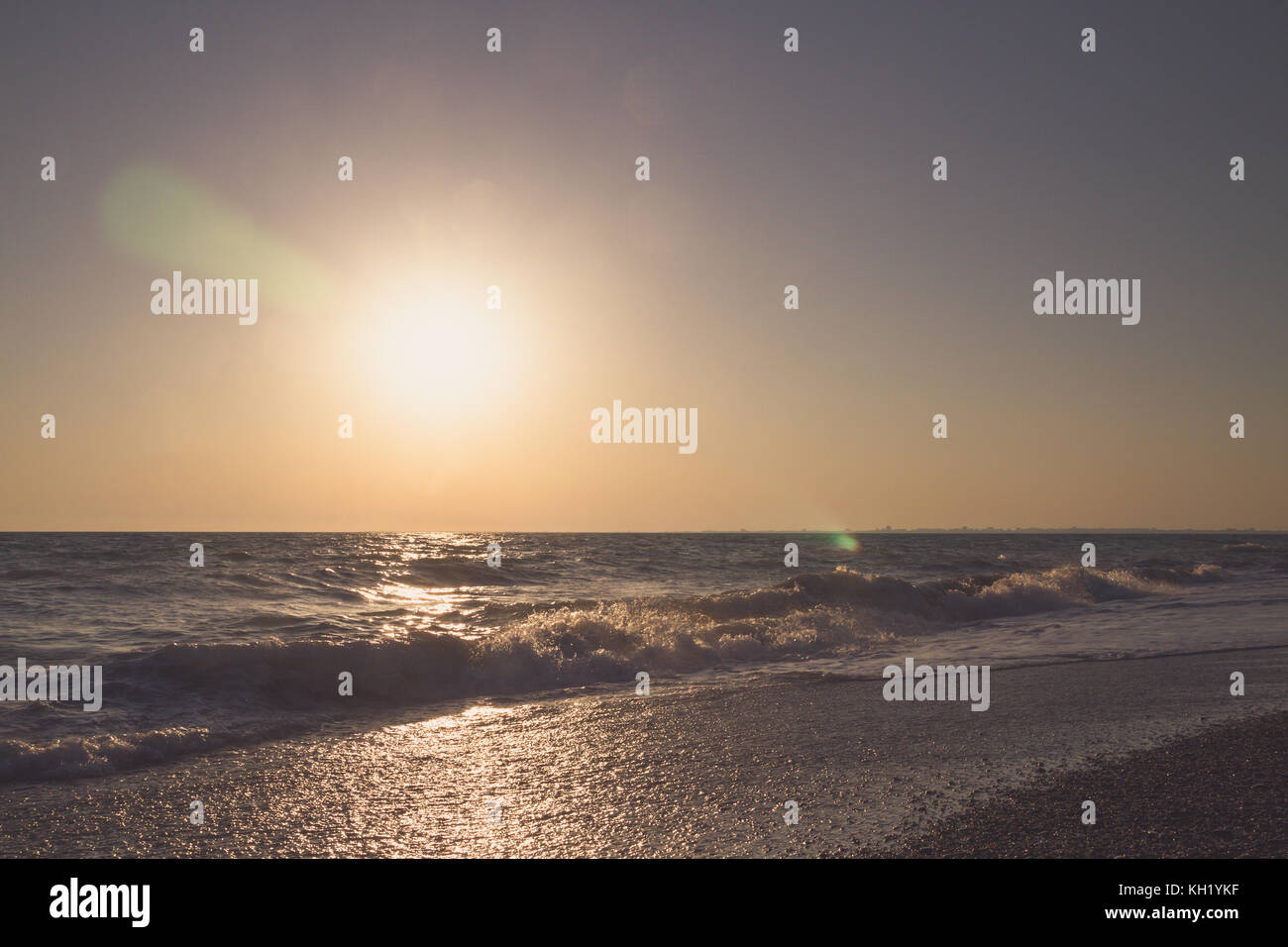 Beautiful sunset on the summer sea Stock Photo - Alamy