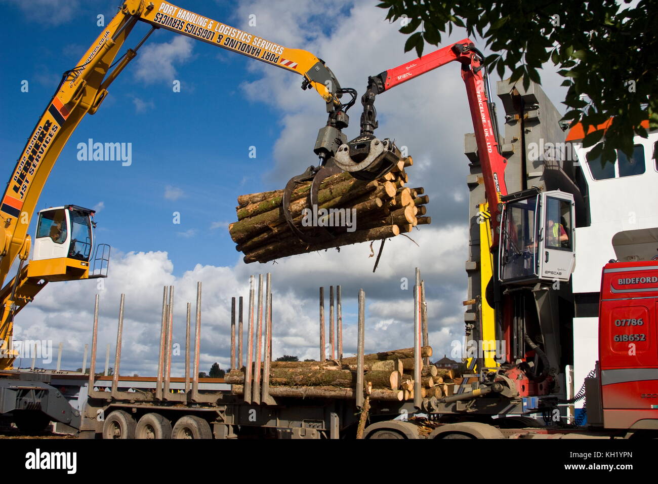 Lorry transporting logs hi-res stock photography and images - Alamy