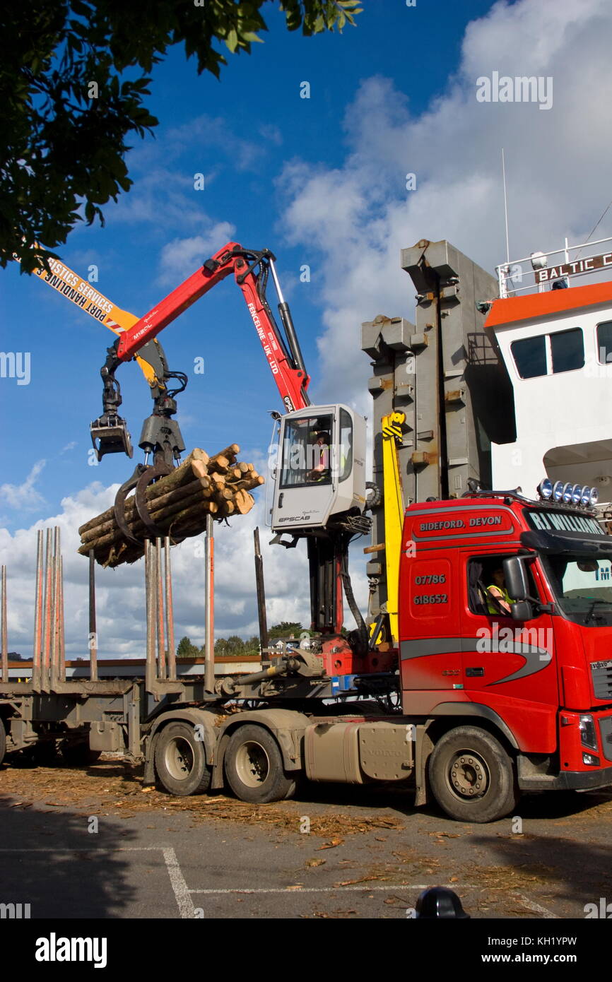 Lorry transporting logs hi-res stock photography and images - Alamy
