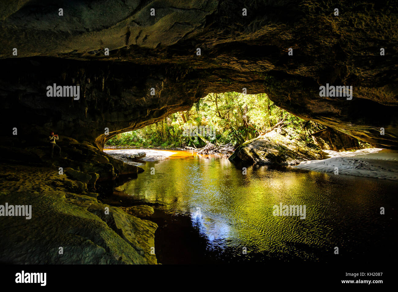 Moria gate arch in the Oparara Basin, Karamea, South Island, New ...
