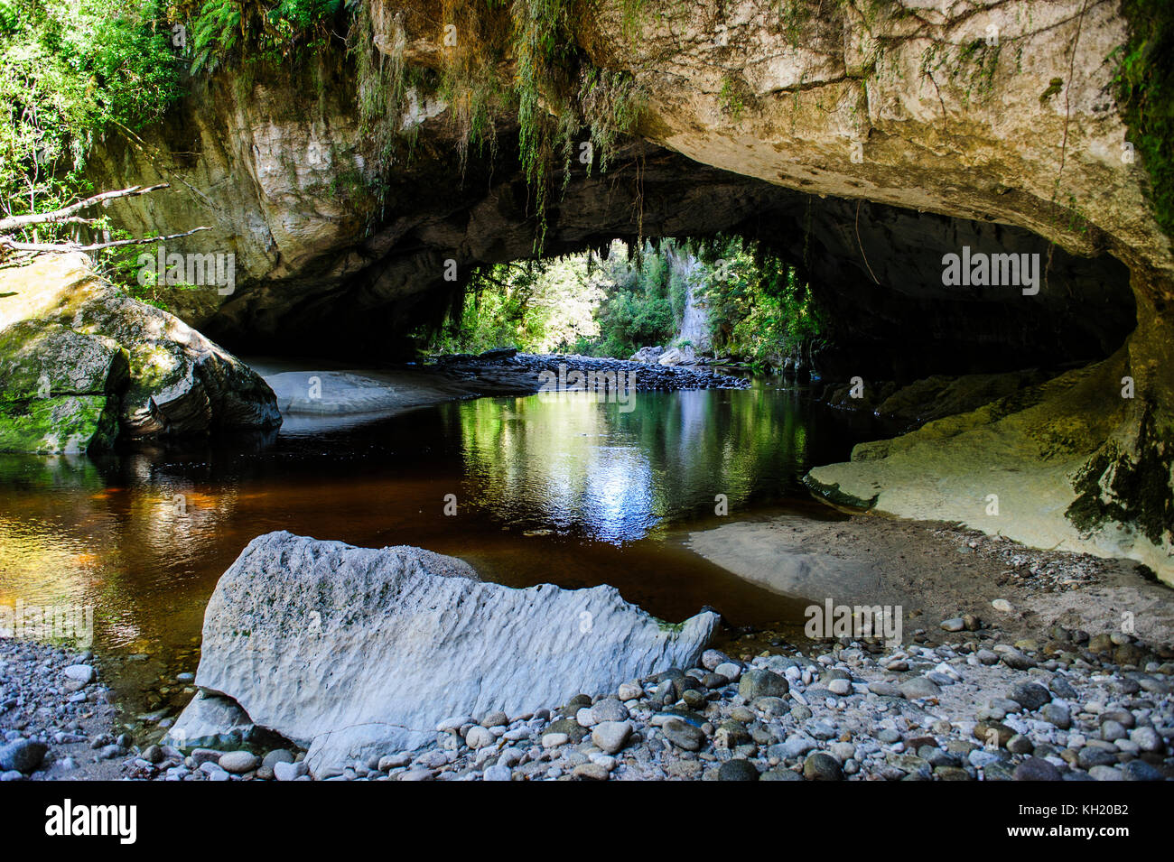 Moria gate arch in the Oparara Basin, Karamea, South Island, New ...