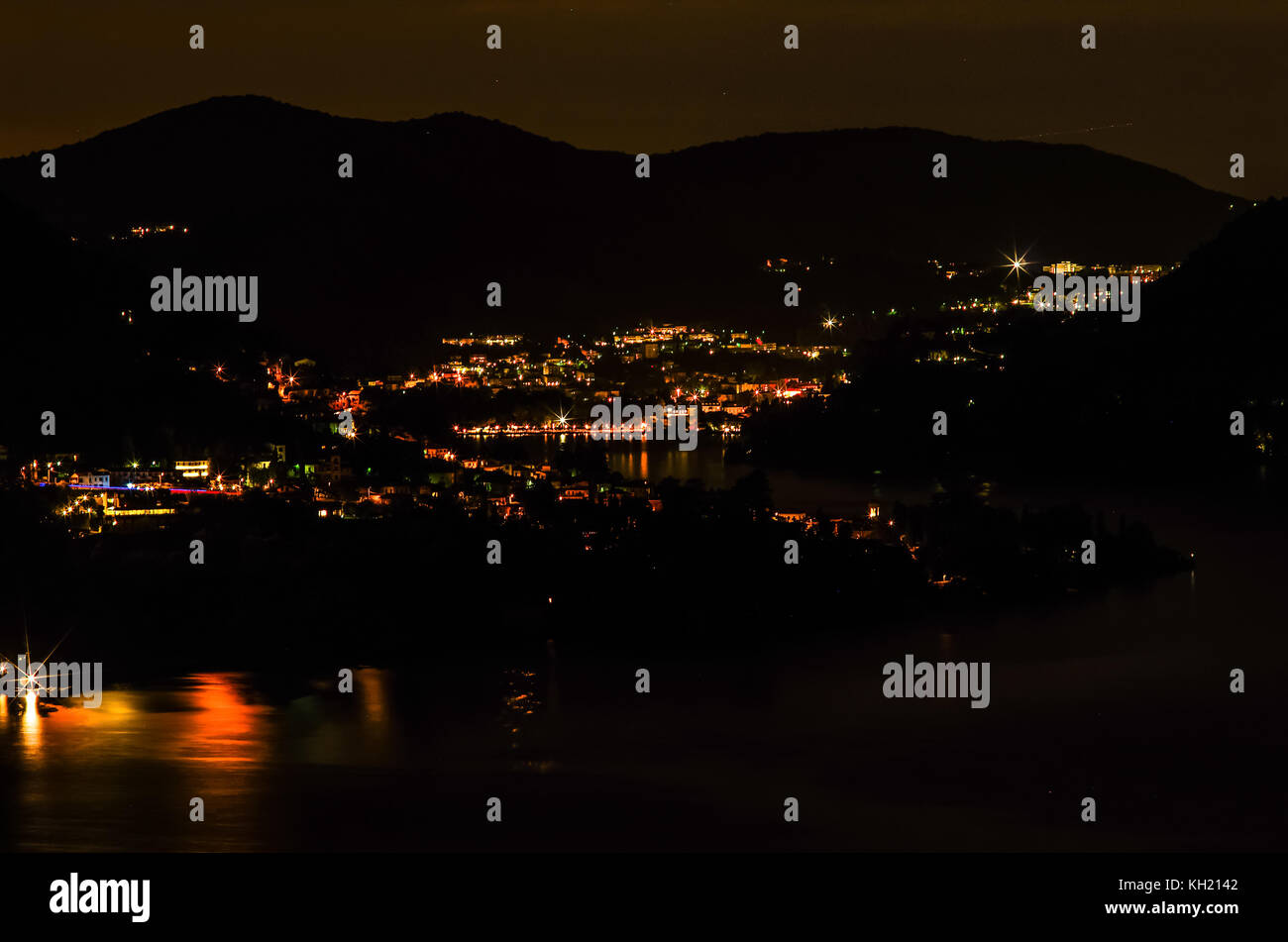 night landscape on Lake Como illuminated by thousands of home lights ...